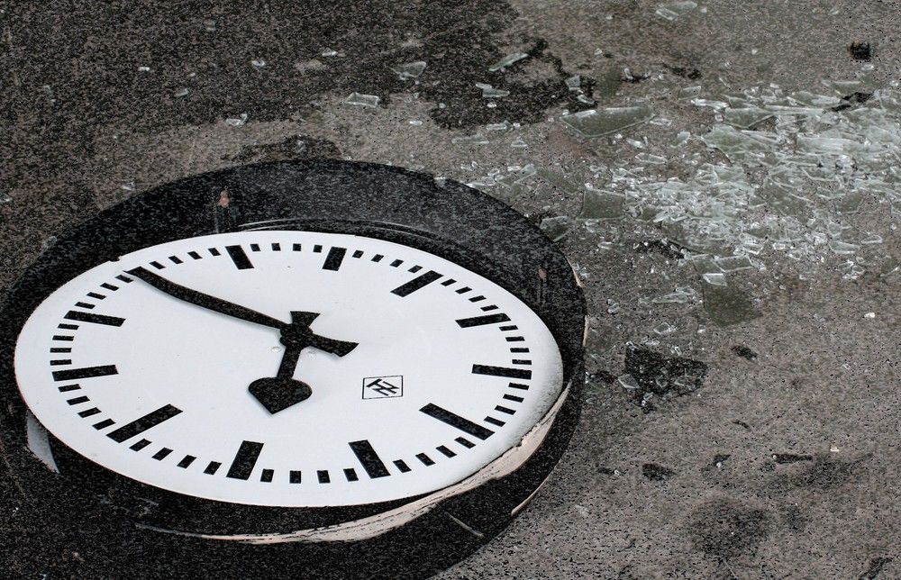 Zu spät... Foto & Bild | stillleben, uhren, Öffentliche uhren Bilder ...