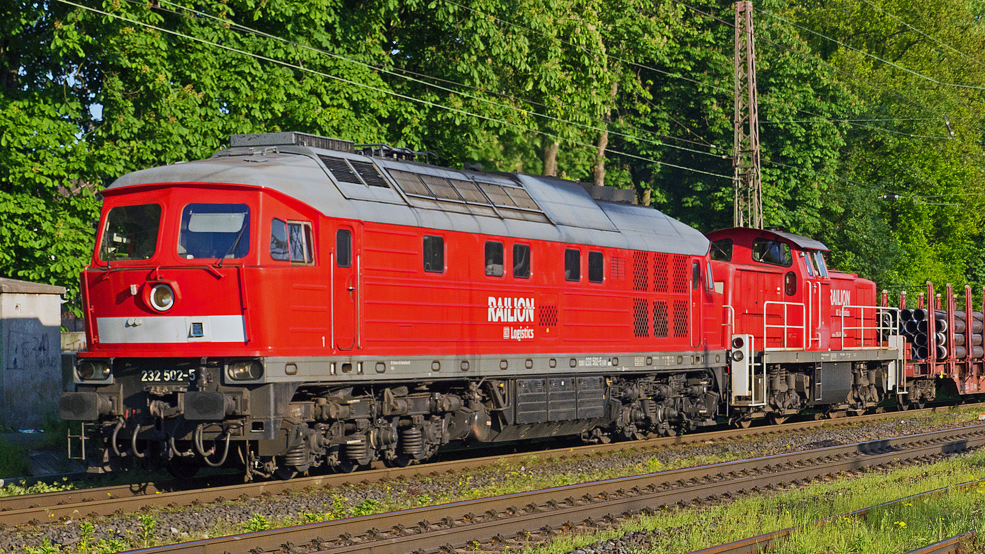 Zu Zweit geht's besser - Diesellok Ludmilla 232 502-5 in Doppeltraktion mit einer BR 294 Foto ...