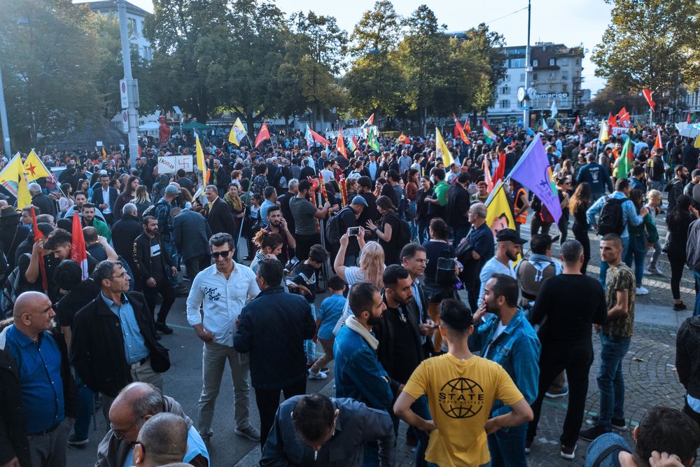 Zürich Helvetiaplatz, Schweiz Foto & Bild | bäume, menschen, kinder ...