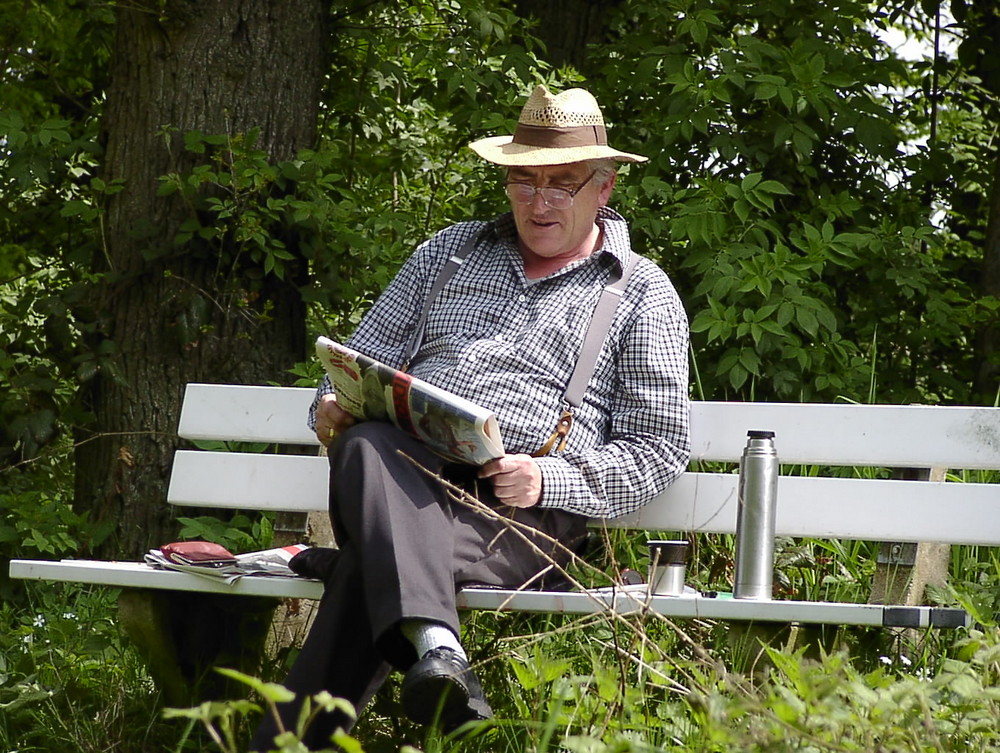 Zufriedener Rentner Foto & Bild | erwachsene menschen, menschen im ...