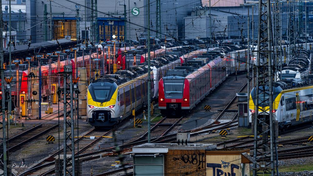 Zug um Zug Foto & Bild | züge, personenzüge, eisenbahn Bilder auf ...