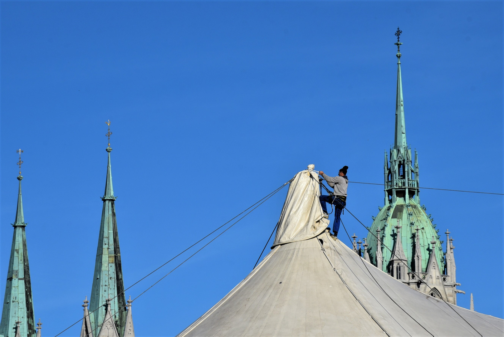 Zugeschnürt ist! Foto & Bild | architektur, erwachsene menschen, streetfotografie mit menschen ...