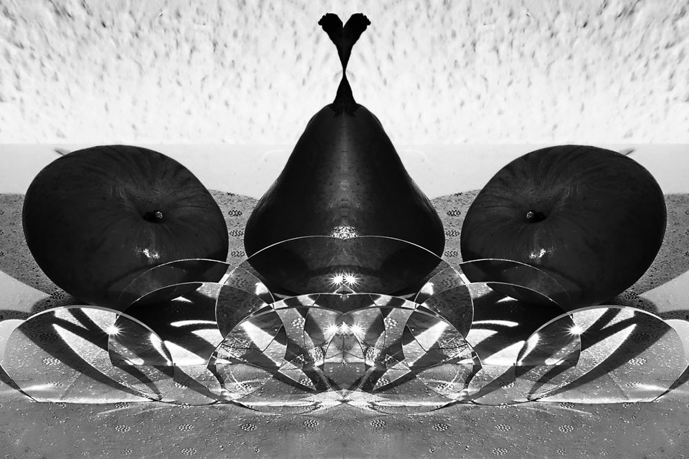 Zum Schwarz-weißen Freitag - Brillengläser und Äpfel gespiegelt in sw Foto & Bild | projekte ...