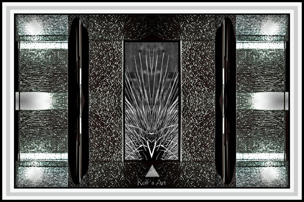 Zum Schwarz-weißen Freitag - Digitale SW-Spiegel-Collage von einem Foto von einem Beistelltisch ...