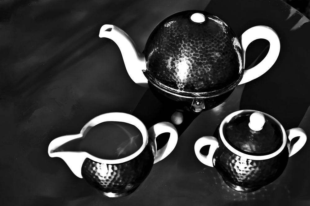 Zum Schwarz-weißen Freitag - Teekanne mit Milchkännchen und Zuckerdose von WMF Foto & Bild ...