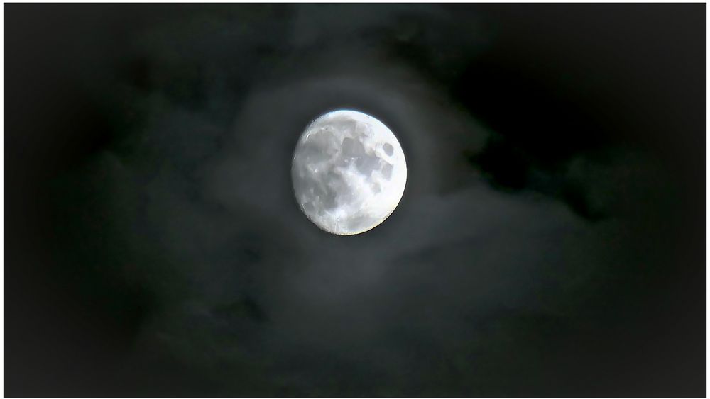 Zunehmender Halbmond Foto & Bild | mondaufnahmen, himmel & universum ...