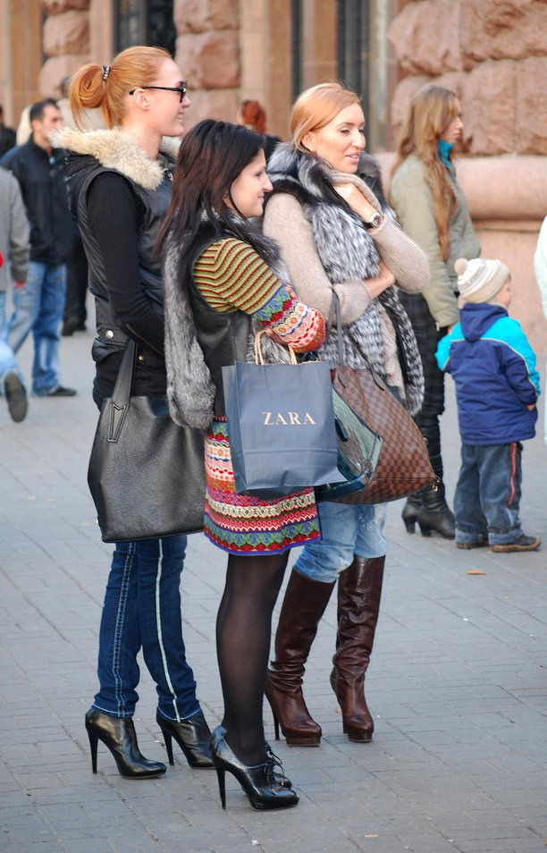 Zuschauerinnen Foto & Bild | streetfotografie mit menschen, street: spontane portraits, menschen ...