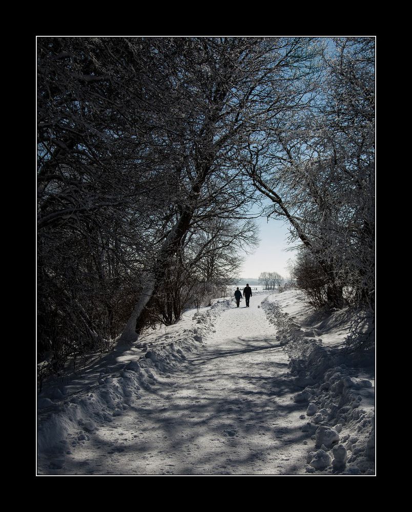 Zwei auf ihrem Weg Foto & Bild | erwachsene menschen, alltagsereignisse, menschen in der ...