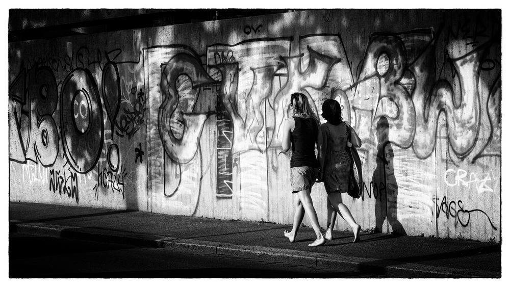 zwei beste Freundinnen Foto & Bild | erwachsene menschen, streetart, graffiti & tags ...