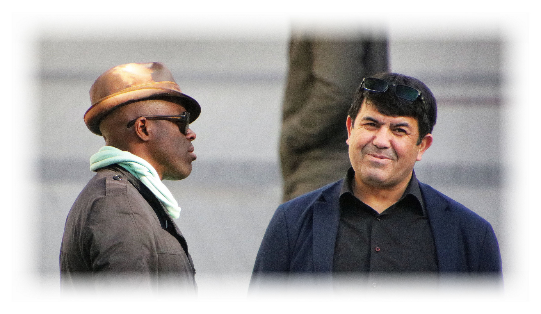 Zwei Männer. Foto & Bild | erwachsene menschen, portrait, streetfotografie mit menschen Bilder ...