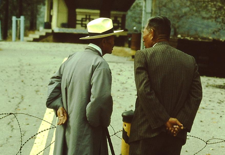 Zwei Männer im Gespräch Foto & Bild | erwachsene, zwei menschen ...