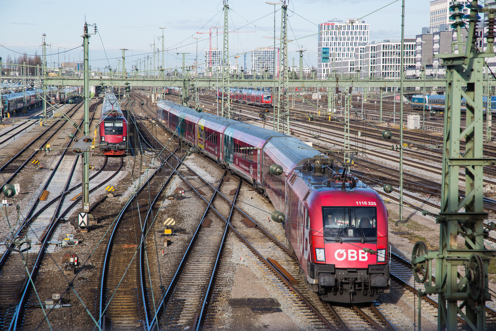Zwei Railjets Foto & Bild | münchen, eisenbahn, gleise Bilder auf ...