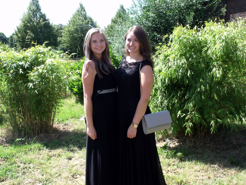 Zwei süße freundliche Mädels. Foto & Bild | streetfotografie mit ...