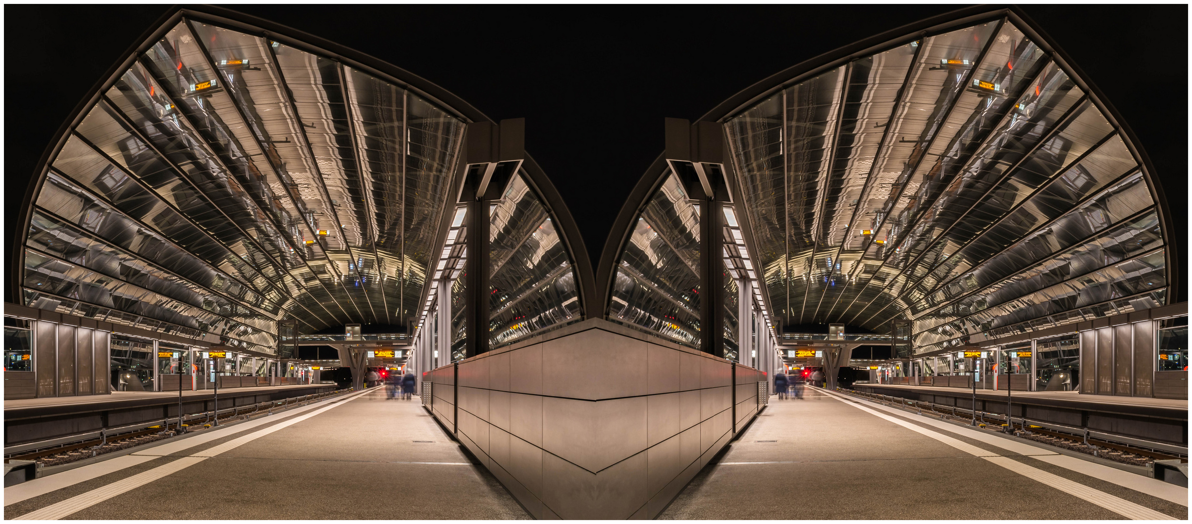 zweiter Bahnsteig Foto & Bild | digiart, architektur, spiegelung Bilder ...