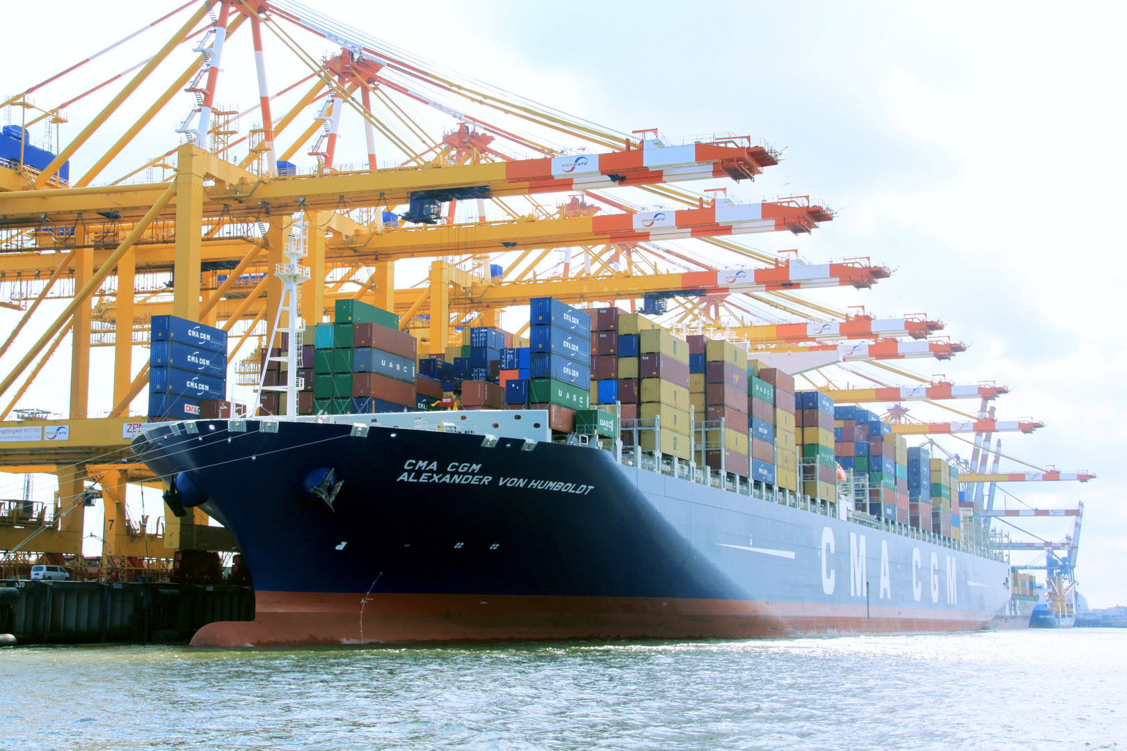 Zweitgrösstes Containerschiff Foto & Bild | schiffe und seewege ...